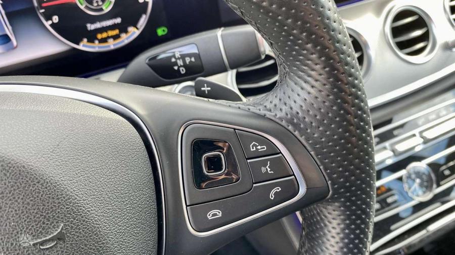 Grey Mercedes-Benz e-200 2017 in Marijampole, with an engine capacity of 1.99 L and mileage of 66 thousand km for 21900 €, photo 25 on AUTOMOTO.COM.LV
