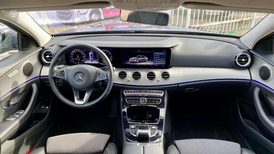 Pelēks Mercedes-Benz e-200 2017 Marijampole, ar dzinēja tilpumu 1.99 L un nobraukumu 40 tūkst. km par 21700 €, foto 19 vietnē AUTOMOTO.COM.LV