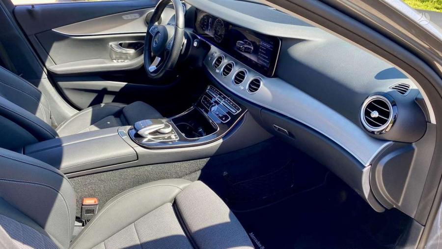 Pelēks Mercedes-Benz e-200 2017 Marijampole, ar dzinēja tilpumu 1.99 L un nobraukumu 66 tūkst. km par 21100 €, foto 12 vietnē AUTOMOTO.COM.LV