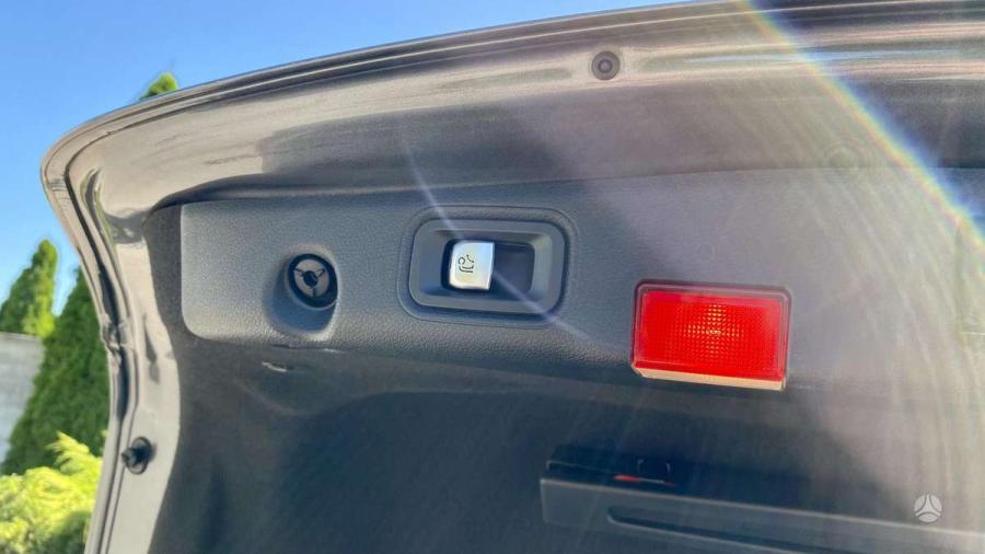 Pelēks Mercedes-Benz e-200 2017 Marijampole, ar dzinēja tilpumu 1.99 L un nobraukumu 66 tūkst. km par 21100 €, foto 15 vietnē AUTOMOTO.COM.LV