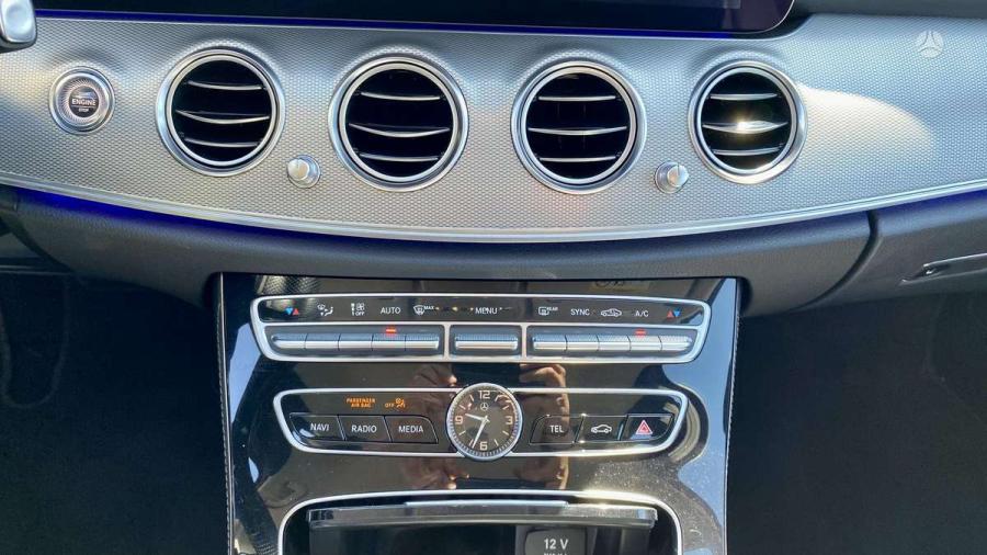 Pelēks Mercedes-Benz e-200 2017 Marijampole, ar dzinēja tilpumu 1.99 L un nobraukumu 66 tūkst. km par 21100 €, foto 21 vietnē AUTOMOTO.COM.LV