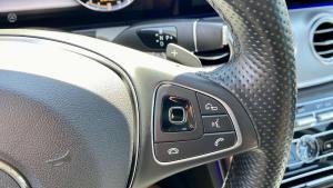 Pelēks Mercedes-Benz e-200 2017 Marijampole, ar dzinēja tilpumu 1.99 L un nobraukumu 66 tūkst. km par 21100 €, foto 28 vietnē AUTOMOTO.COM.LV