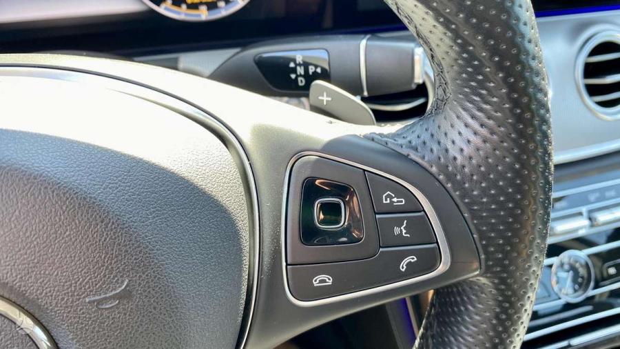 Grey Mercedes-Benz e-200 2017 in Marijampole, with an engine capacity of 1.99 L and mileage of 66 thousand km for 21100 €, photo 27 on AUTOMOTO.COM.LV