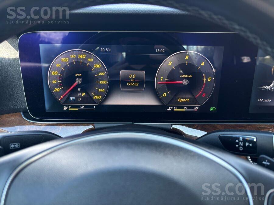 Pelēks Mercedes-Benz e-200 2017 Rīga, ar dzinēja tilpumu 2.00 L un nobraukumu 196 tūkst. km par 18950 €, foto 13 vietnē AUTOMOTO.COM.LV