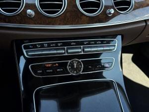 Серый Мерседес E 200 2017 в Рига, объемом двигателя 2.00 л и пробегом 196 тыс. км за 18950 €, фото 18 на AUTOMOTO.COM.LV