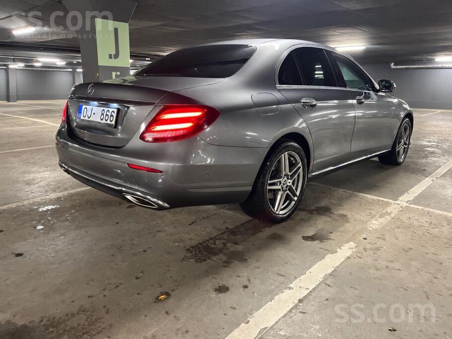 Pelēks Mercedes-Benz e-200 2017 Rīga, ar dzinēja tilpumu 2.00 L un nobraukumu 225 tūkst. km par 17200 €, foto 5 vietnē AUTOMOTO.COM.LV