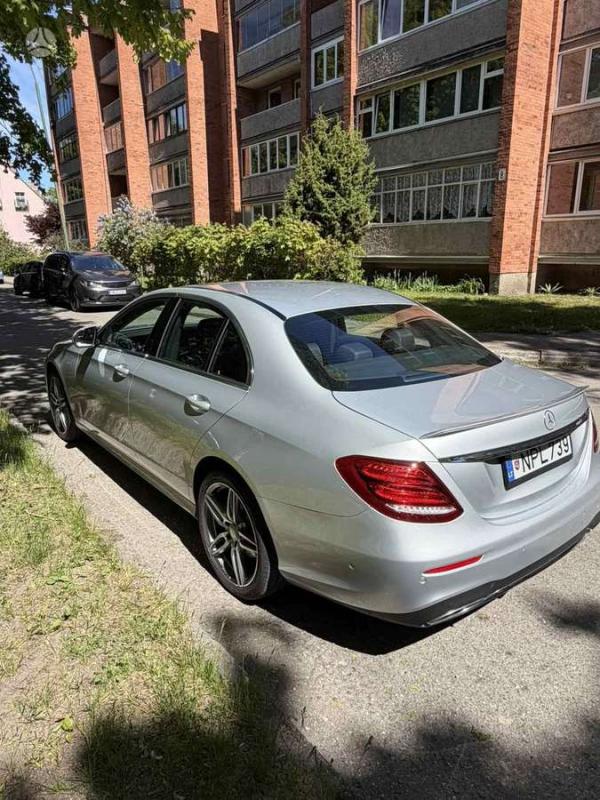 Grey Mercedes-Benz e-200 2018 in Klaipeda, with an engine capacity of 1.99 L and mileage of 81 thousand km for 21900 €, photo 4 on AUTOMOTO.COM.LV