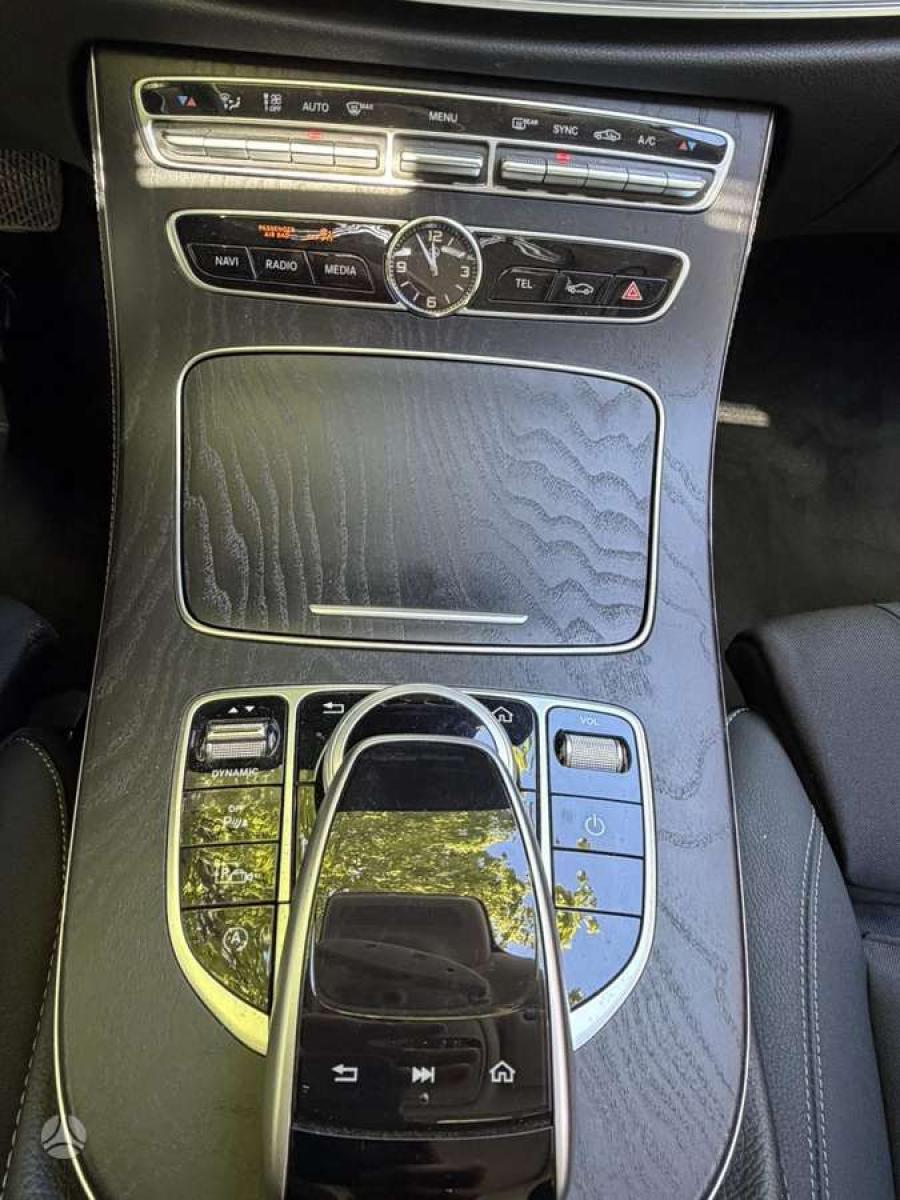Grey Mercedes-Benz e-200 2018 in Klaipeda, with an engine capacity of 1.99 L and mileage of 81 thousand km for 21900 €, photo 16 on AUTOMOTO.COM.LV
