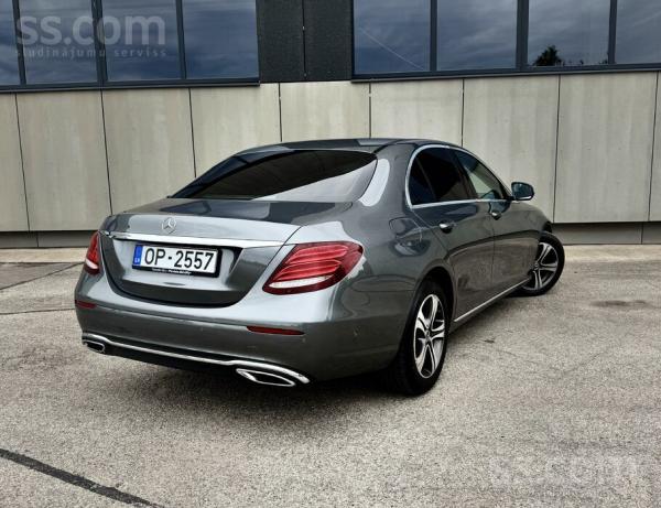 Pelēks Mercedes-Benz e-200 2019 Rīga, ar dzinēja tilpumu 2.00 L un nobraukumu 212 tūkst. km par 16300 €, foto 4 vietnē AUTOMOTO.COM.LV