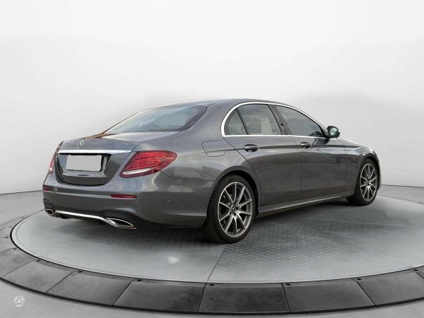 Серый Мерседес E 200 2020 в Клайпеда, объемом двигателя 1.99 л и пробегом 94 тыс. км за 27999 €, фото 6 на AUTOMOTO.COM.LV