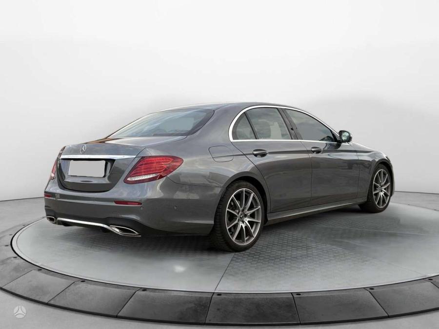 Серый Мерседес E 200 2020 в Клайпеда, объемом двигателя 1.99 л и пробегом 94 тыс. км за 27999 €, фото 6 на AUTOMOTO.COM.LV