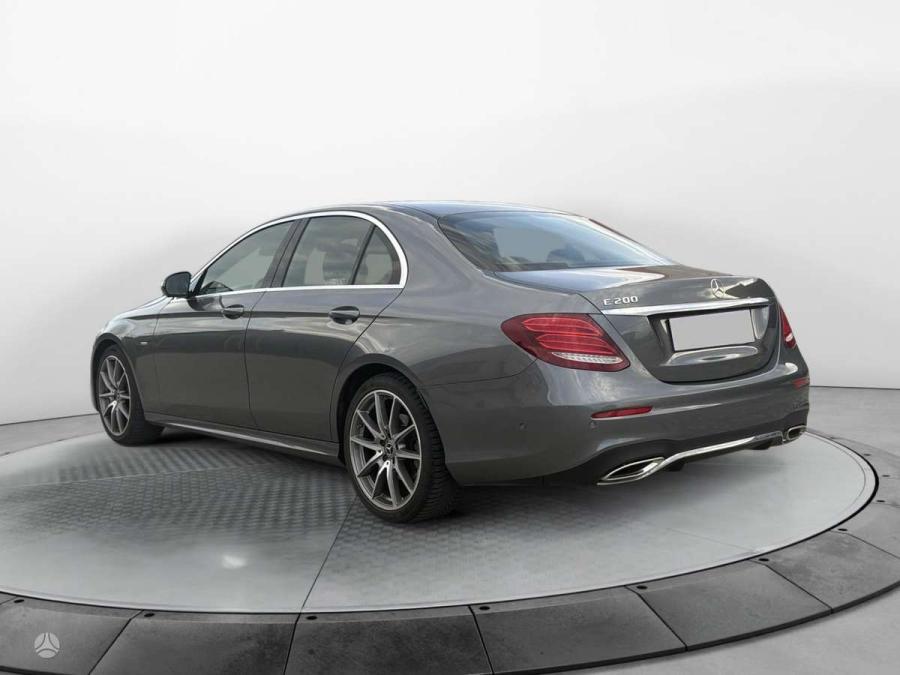 Серый Мерседес E 200 2020 в Клайпеда, объемом двигателя 1.99 л и пробегом 94 тыс. км за 27999 €, фото 9 на AUTOMOTO.COM.LV