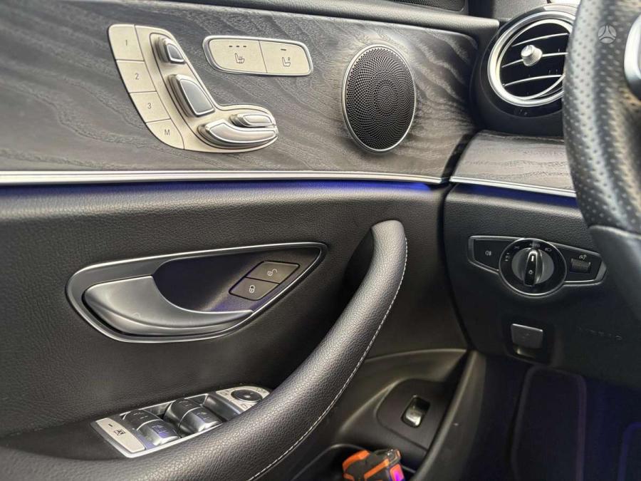 Серый Мерседес E 200 2020 в Клайпеда, объемом двигателя 1.99 л и пробегом 94 тыс. км за 27999 €, фото 10 на AUTOMOTO.COM.LV