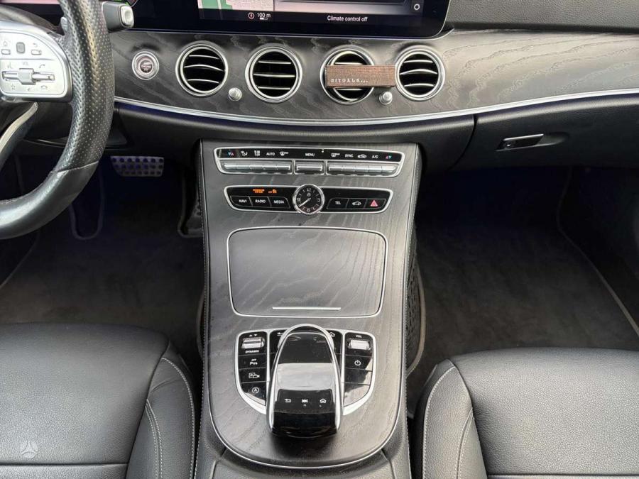 Серый Мерседес E 200 2020 в Клайпеда, объемом двигателя 1.99 л и пробегом 94 тыс. км за 27999 €, фото 14 на AUTOMOTO.COM.LV