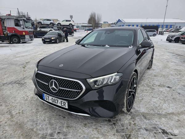 Pelēks Mercedes-Benz e-200 2023 Tauragė, ar dzinēja tilpumu 2.00 L un nobraukumu 113 tūkst. km par 42500 €, foto 1 vietnē AUTOMOTO.COM.LV