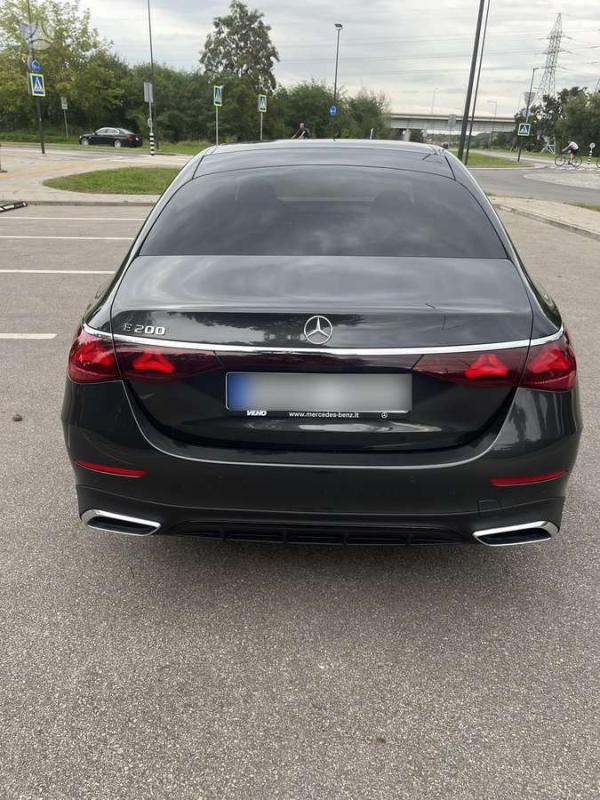 Mercedes-Benz e-200 2023 Kauņa vietnē Pelēks Mercedes-Benz e-200 2023 Kauņa, ar dzinēja tilpumu 2.00 L un nobraukumu 44 tūkst. km par 48900 €, foto 4 vietnē AUTOMOTO.COM.LV