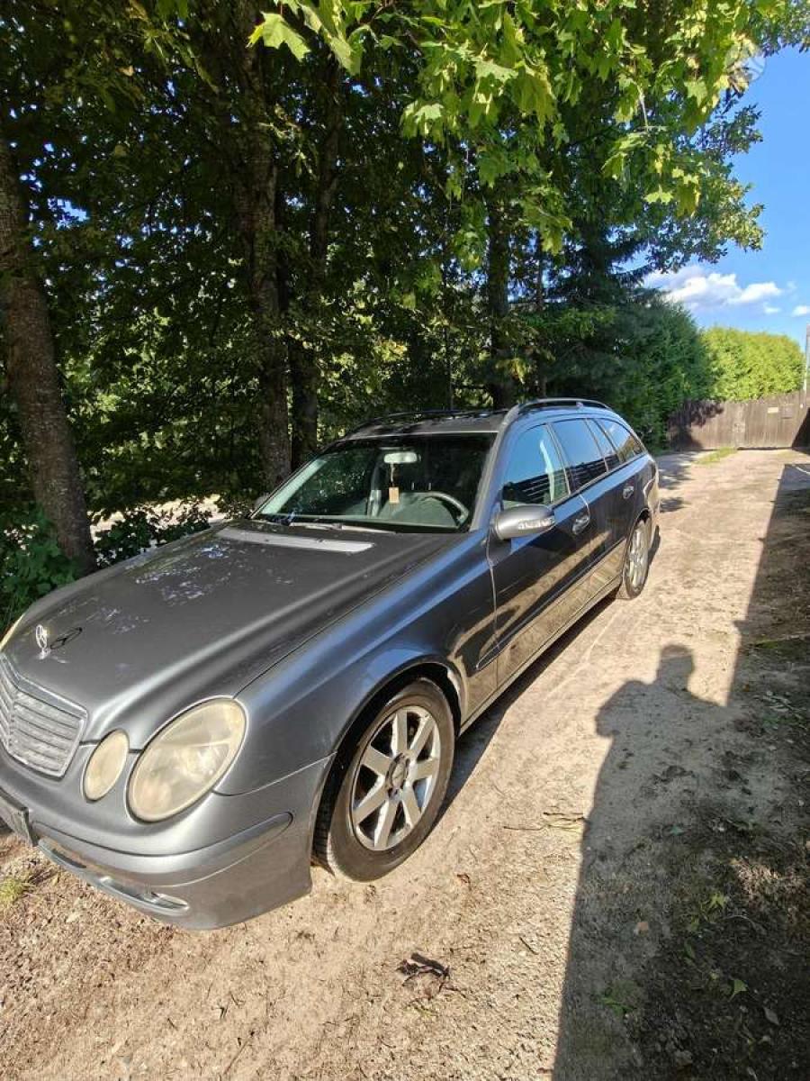 Grey Mercedes-Benz e-200 2005 in Vilnius, with an engine capacity of 2.15 L and mileage of 449 thousand km for 1500 €, photo 1 on AUTOMOTO.COM.LV