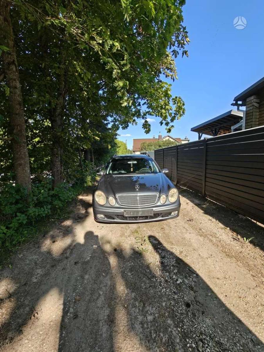 Grey Mercedes-Benz e-200 2005 in Vilnius, with an engine capacity of 2.15 L and mileage of 449 thousand km for 1500 €, photo 3 on AUTOMOTO.COM.LV