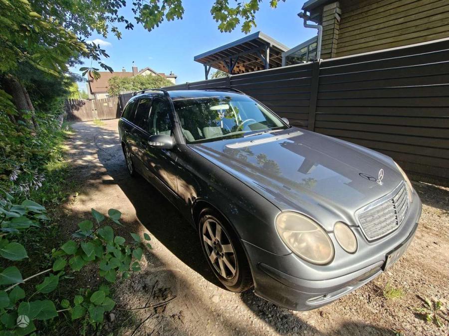 Grey Mercedes-Benz e-200 2005 in Vilnius, with an engine capacity of 2.15 L and mileage of 449 thousand km for 1500 €, photo 4 on AUTOMOTO.COM.LV