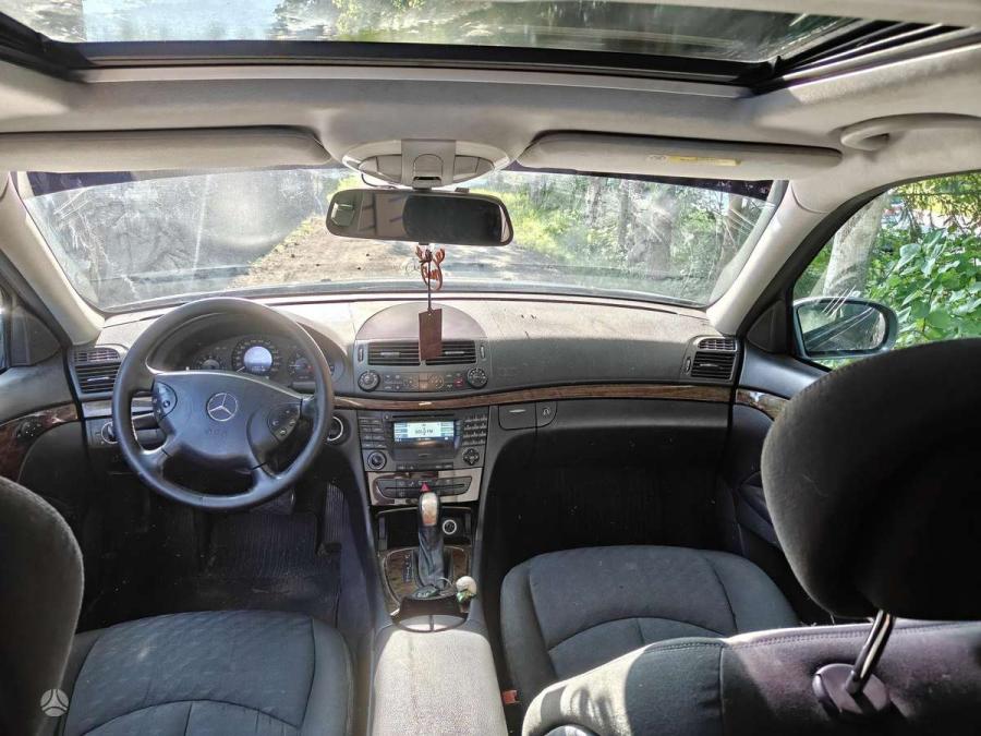 Grey Mercedes-Benz e-200 2005 in Vilnius, with an engine capacity of 2.15 L and mileage of 449 thousand km for 1500 €, photo 9 on AUTOMOTO.COM.LV
