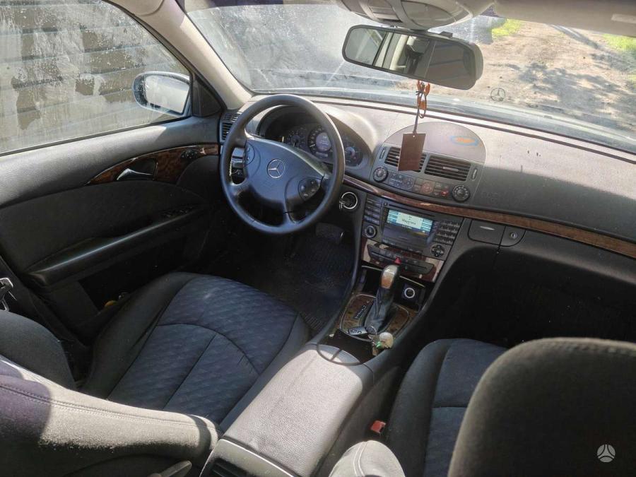 Grey Mercedes-Benz e-200 2005 in Vilnius, with an engine capacity of 2.15 L and mileage of 449 thousand km for 1500 €, photo 10 on AUTOMOTO.COM.LV