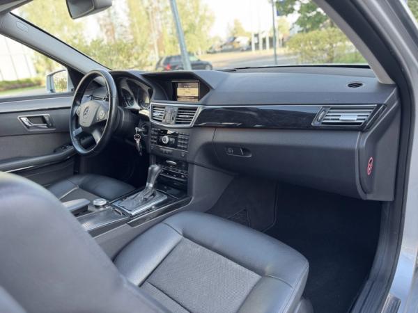 Grey Mercedes-Benz e-200 2010 in Riga, with an engine capacity of 2.20 L and mileage of 420 thousand km for 5100 €, photo 9 on AUTOMOTO.COM.LV
