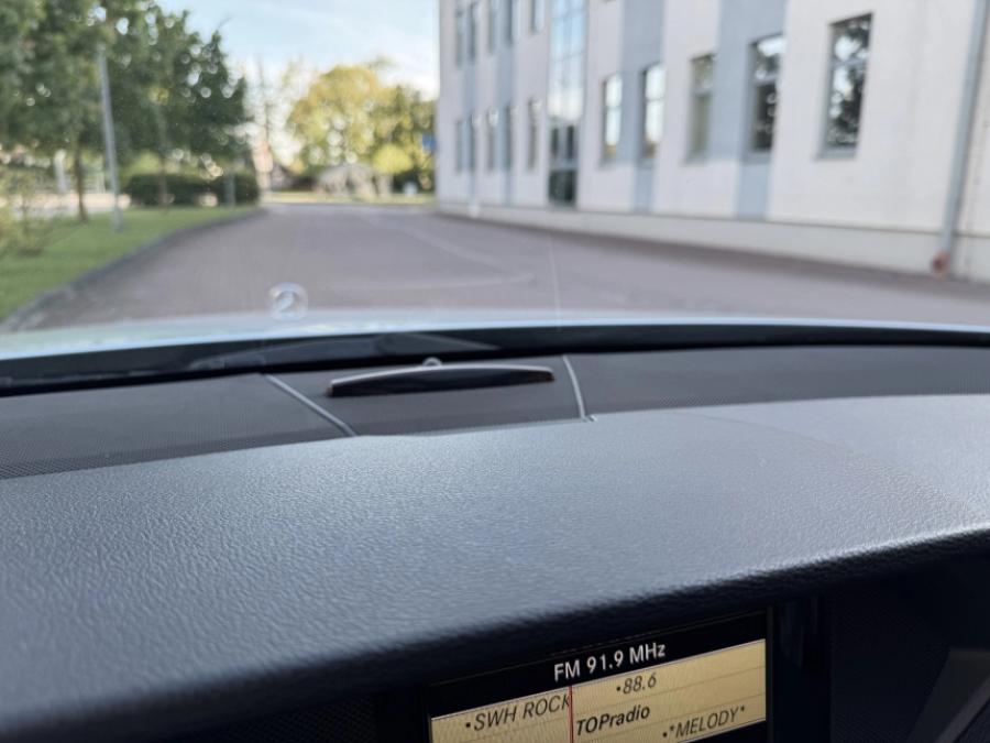 Pelēks Mercedes-Benz e-200 2010 Rīga, ar dzinēja tilpumu 2.20 L un nobraukumu 420 tūkst. km par 5100 €, foto 12 vietnē AUTOMOTO.COM.LV