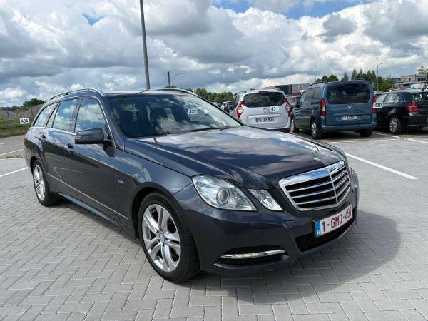 Grey Mercedes-Benz e-200 2010 in Taurage, with an engine capacity of 2.14 L and mileage of 331 thousand km for 5500 €, photo 1 on AUTOMOTO.COM.LV