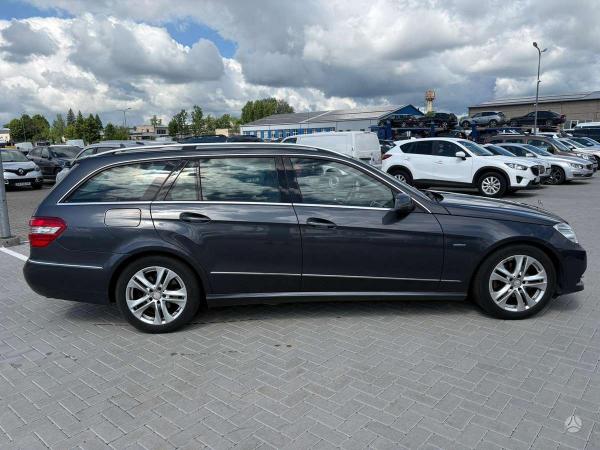 Grey Mercedes-Benz e-200 2010 in Taurage, with an engine capacity of 2.14 L and mileage of 331 thousand km for 5500 €, photo 2 on AUTOMOTO.COM.LV
