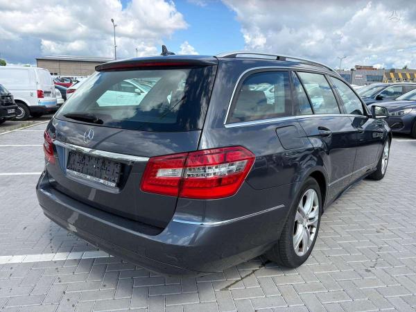 Grey Mercedes-Benz e-200 2010 in Taurage, with an engine capacity of 2.14 L and mileage of 331 thousand km for 5500 €, photo 3 on AUTOMOTO.COM.LV