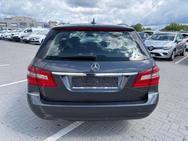Grey Mercedes-Benz e-200 2010 in Taurage, with an engine capacity of 2.14 L and mileage of 331 thousand km for 5500 €, photo 4 on AUTOMOTO.COM.LV