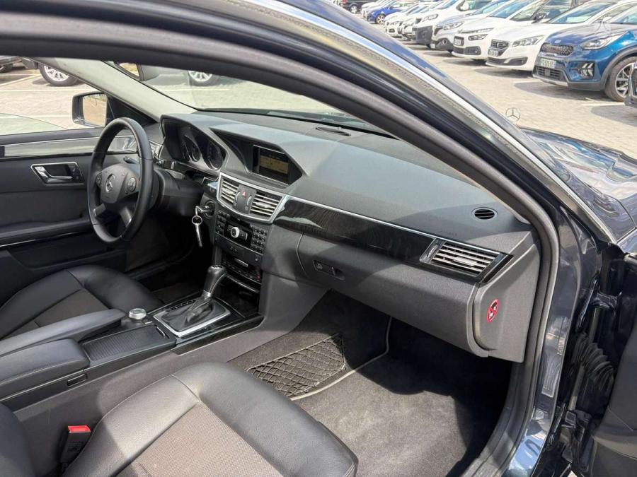 Серый Мерседес E 200 2010 в Таураге, объемом двигателя 2.14 л и пробегом 331 тыс. км за 5500 €, фото 17 на AUTOMOTO.COM.LV
