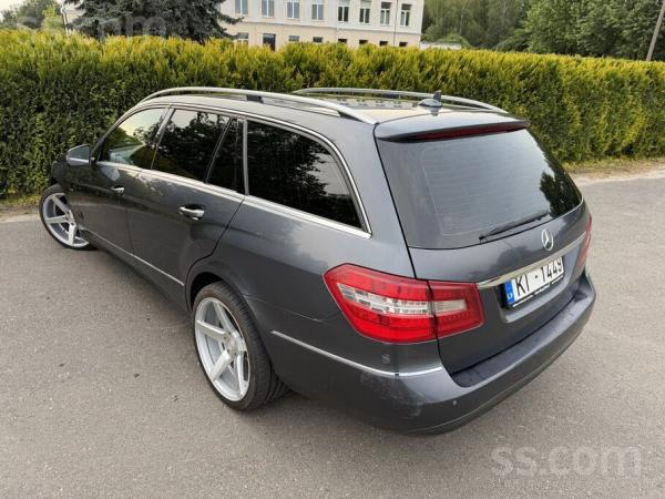 Серый Мерседес E 200 2010 в Рига, объемом двигателя 2.20 л и пробегом 420 тыс. км за 5995 €, фото 4 на AUTOMOTO.COM.LV