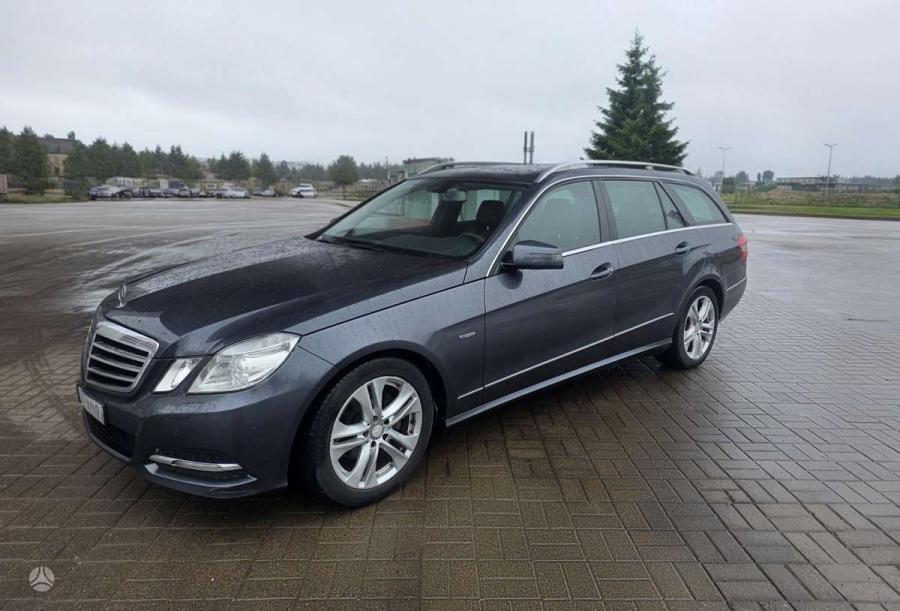 Grey Mercedes-Benz e-200 2010 in Klaipeda, with an engine capacity of 2.14 L and mileage of 333 thousand km for 6699 €, photo 1 on AUTOMOTO.COM.LV