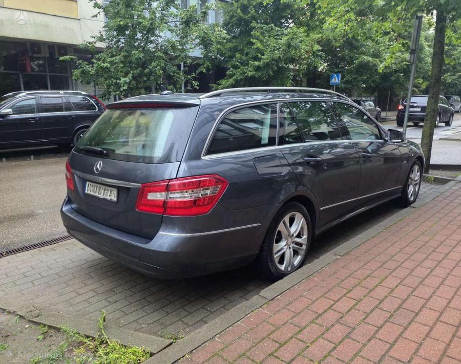 Grey Mercedes-Benz e-200 2010 in Klaipeda, with an engine capacity of 2.14 L and mileage of 333 thousand km for 6699 €, photo 3 on AUTOMOTO.COM.LV