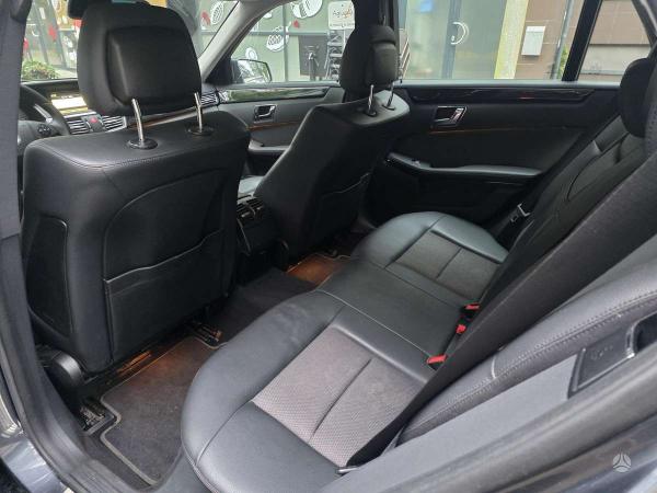Grey Mercedes-Benz e-200 2010 in Klaipeda, with an engine capacity of 2.14 L and mileage of 333 thousand km for 6699 €, photo 4 on AUTOMOTO.COM.LV