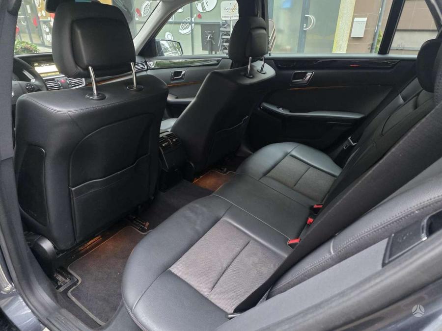 Grey Mercedes-Benz e-200 2010 in Klaipeda, with an engine capacity of 2.14 L and mileage of 333 thousand km for 6699 €, photo 5 on AUTOMOTO.COM.LV