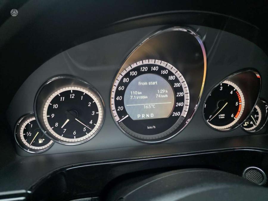Grey Mercedes-Benz e-200 2010 in Klaipeda, with an engine capacity of 2.14 L and mileage of 333 thousand km for 6699 €, photo 9 on AUTOMOTO.COM.LV