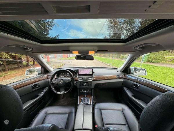 Pelēks Mercedes-Benz e-200 2010 Šauļi, ar dzinēja tilpumu 2.14 L un nobraukumu 293 tūkst. km par 4350 €, foto 7 vietnē AUTOMOTO.COM.LV