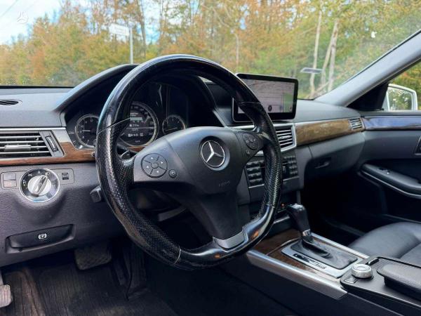 Pelēks Mercedes-Benz e-200 2010 Šauļi, ar dzinēja tilpumu 2.14 L un nobraukumu 293 tūkst. km par 4350 €, foto 9 vietnē AUTOMOTO.COM.LV