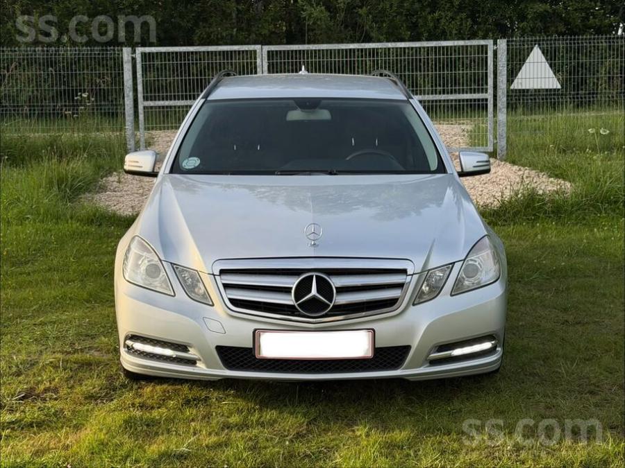 Grey Mercedes-Benz e-200 2011 in Riga, with an engine capacity of 2.20 L and mileage of 514 thousand km for 5000 €, photo 3 on AUTOMOTO.COM.LV