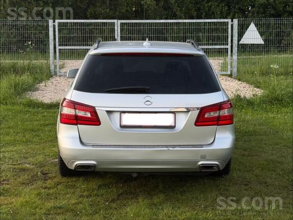 Pelēks Mercedes-Benz e-200 2011 Rīga, ar dzinēja tilpumu 2.20 L un nobraukumu 514 tūkst. km par 5000 €, foto 4 vietnē AUTOMOTO.COM.LV