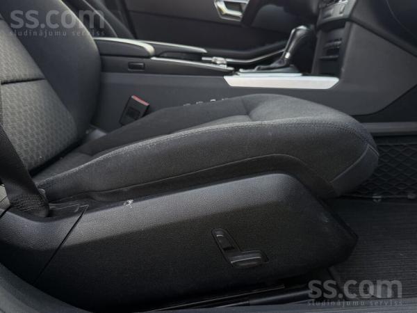 Pelēks Mercedes-Benz e-200 2011 Rīga, ar dzinēja tilpumu 2.20 L un nobraukumu 514 tūkst. km par 5000 €, foto 9 vietnē AUTOMOTO.COM.LV