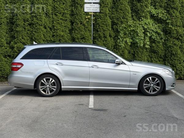 Grey Mercedes-Benz e-200 2011 in Riga, with an engine capacity of 2.20 L and mileage of 514 thousand km for 5000 €, photo 5 on AUTOMOTO.COM.LV
