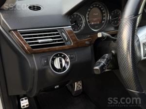 Grey Mercedes-Benz e-200 2011 in Riga, with an engine capacity of 2.20 L and mileage of 514 thousand km for 5000 €, photo 13 on AUTOMOTO.COM.LV