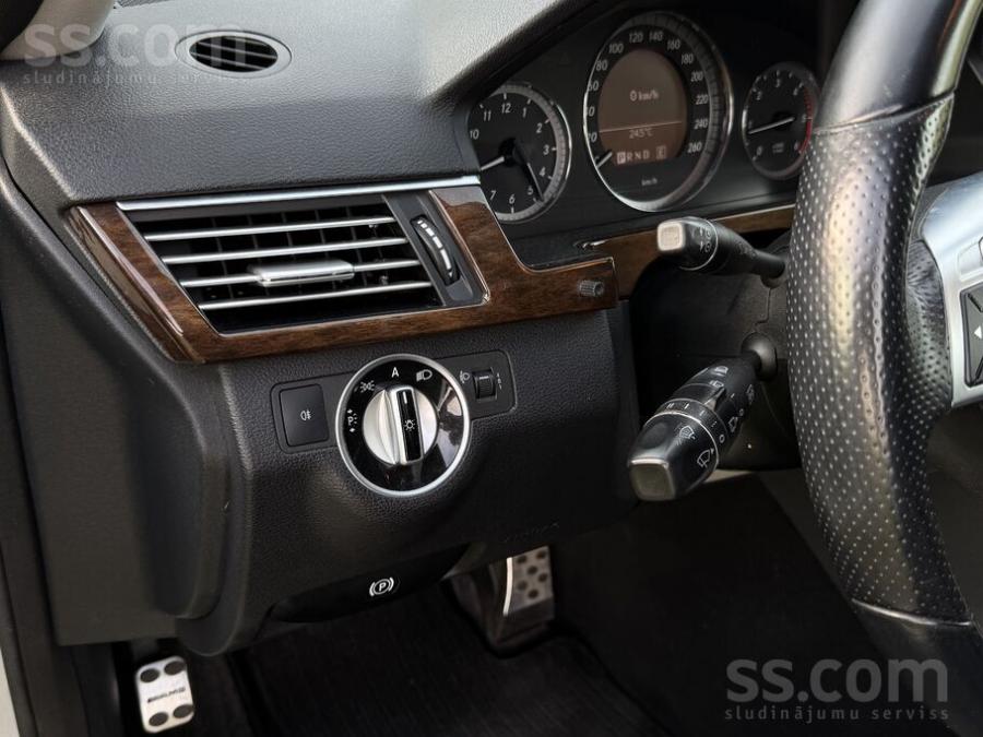 Grey Mercedes-Benz e-200 2011 in Riga, with an engine capacity of 2.20 L and mileage of 514 thousand km for 5000 €, photo 13 on AUTOMOTO.COM.LV
