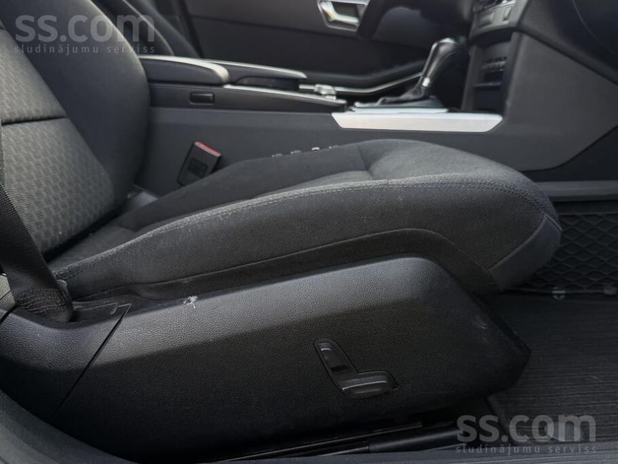 Grey Mercedes-Benz e-200 2011 in Riga, with an engine capacity of 2.20 L and mileage of 514 thousand km for 5000 €, photo 16 on AUTOMOTO.COM.LV
