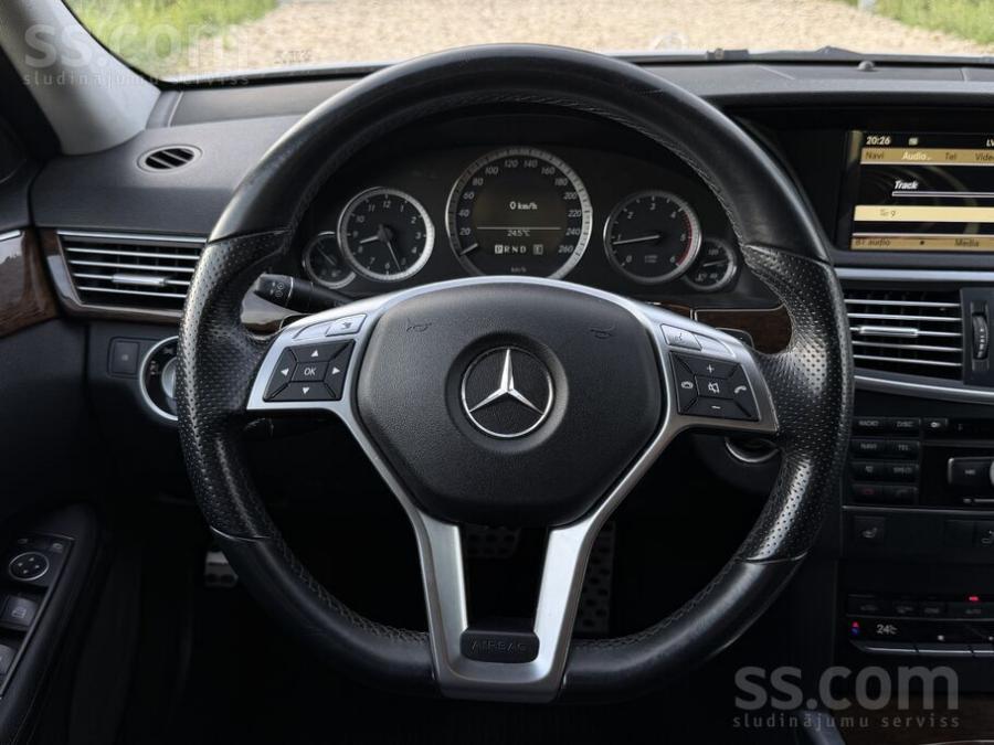 Pelēks Mercedes-Benz e-200 2011 Rīga, ar dzinēja tilpumu 2.20 L un nobraukumu 514 tūkst. km par 4000 €, foto 16 vietnē AUTOMOTO.COM.LV