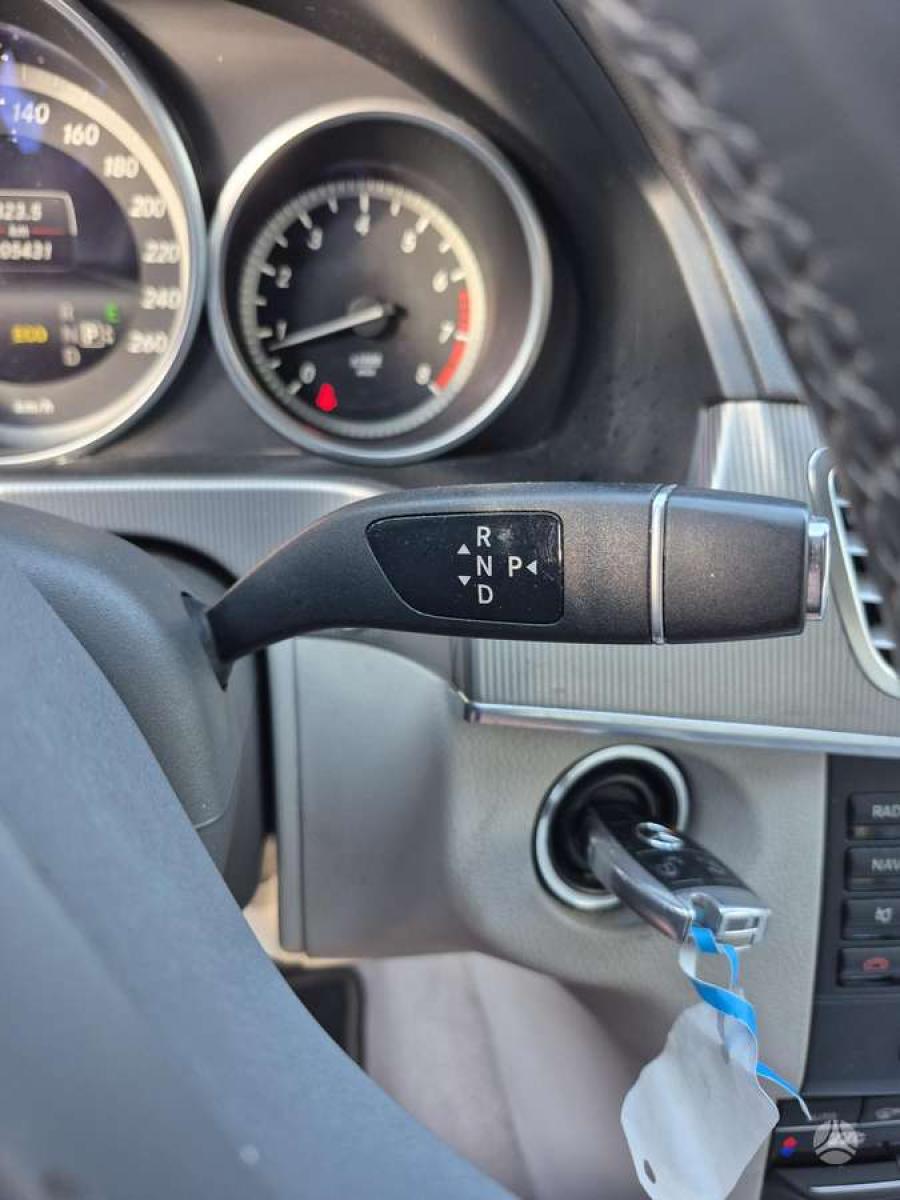 Серый Мерседес E 200 2013 в Вильнюс, объемом двигателя 1.99 л и пробегом 205 тыс. км за 9750 €, фото 18 на AUTOMOTO.COM.LV