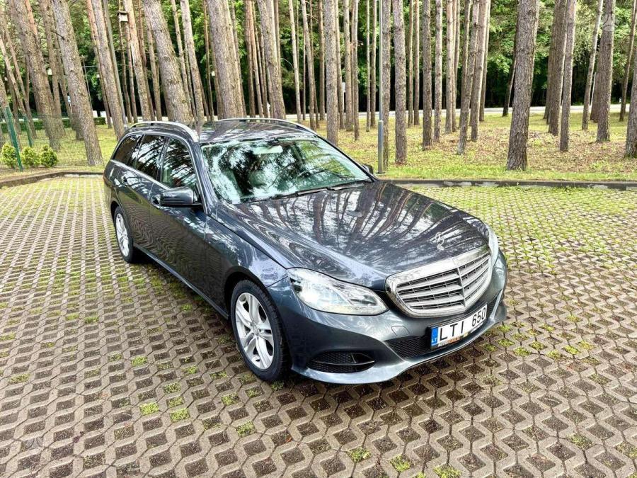 Серый Мерседес E 200 2014 в Каунас, объемом двигателя 2.10 л и пробегом 390 тыс. км за 6800 €, фото 3 на AUTOMOTO.COM.LV